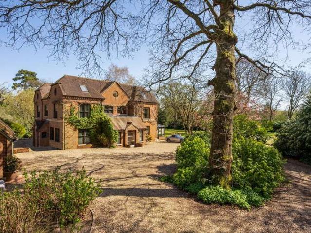 6 Bedroom Property