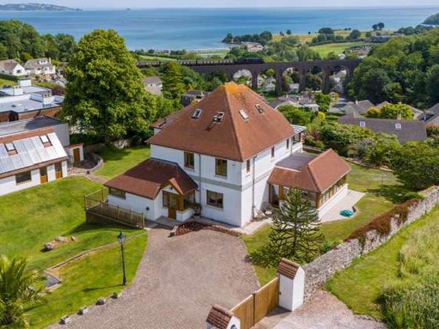 6 Bedroom Property