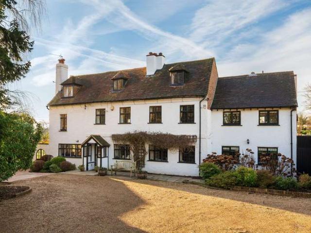 6 Bedroom Property