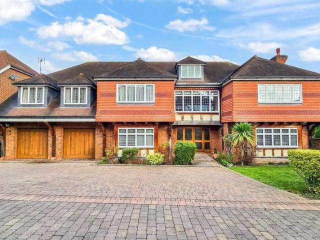 6 Bedroom Property
