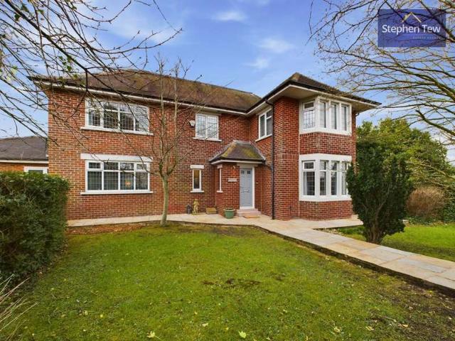6 Bedroom Property