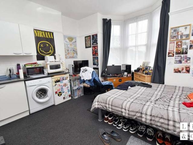 6 Bedroom Property
