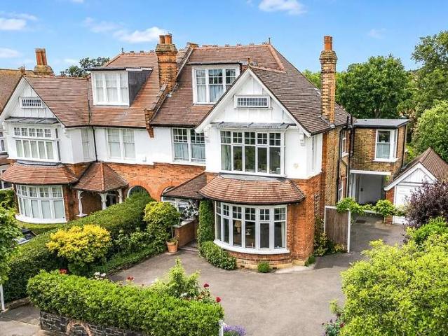 6 Bedroom Property