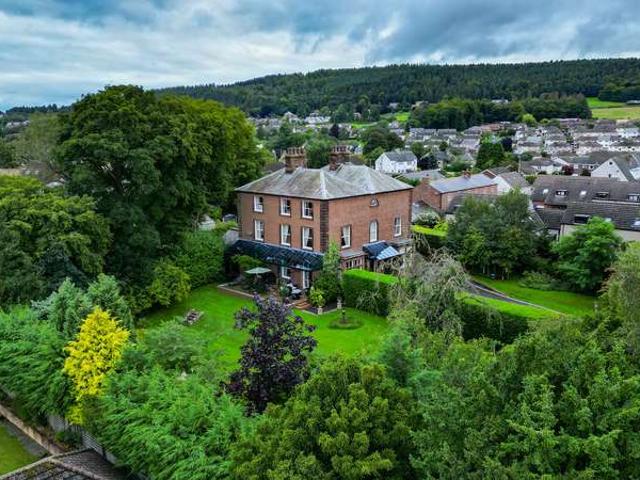 6 Bedroom Property