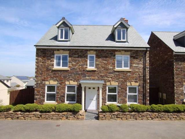 6 Bedroom Property