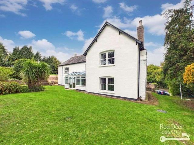 6 Bedroom Property
