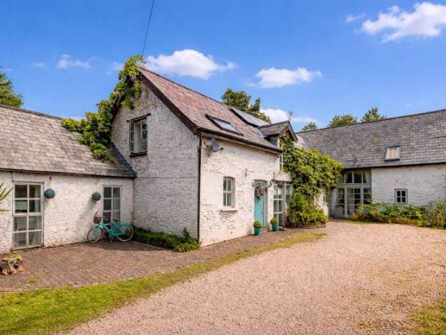 6 Bedroom Property