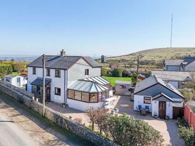6 Bedroom Property