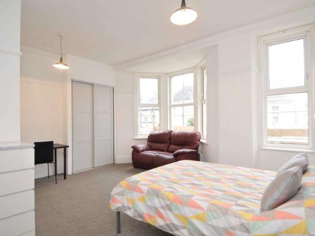 6 Bedroom Property
