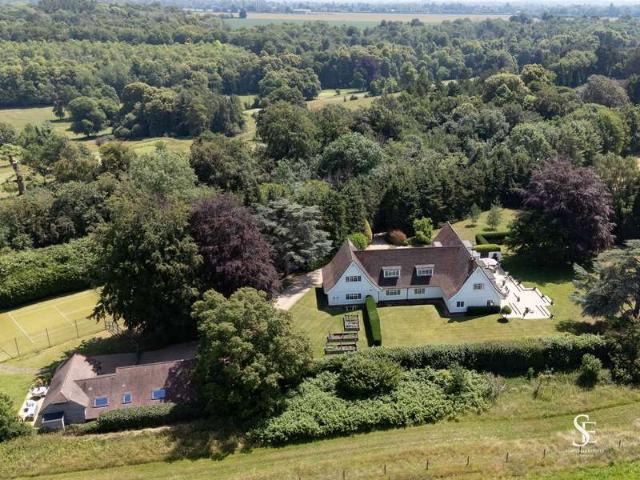 6 Bedroom Property