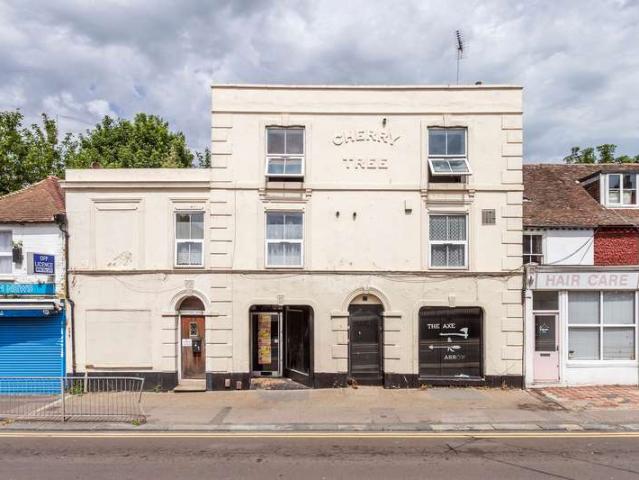 6 Bedroom Property