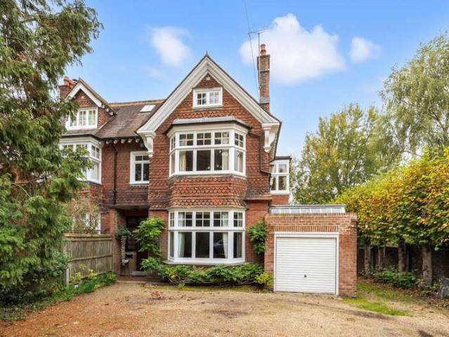 6 Bedroom Property
