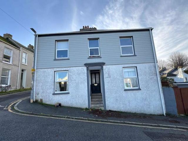 6 Bedroom Property