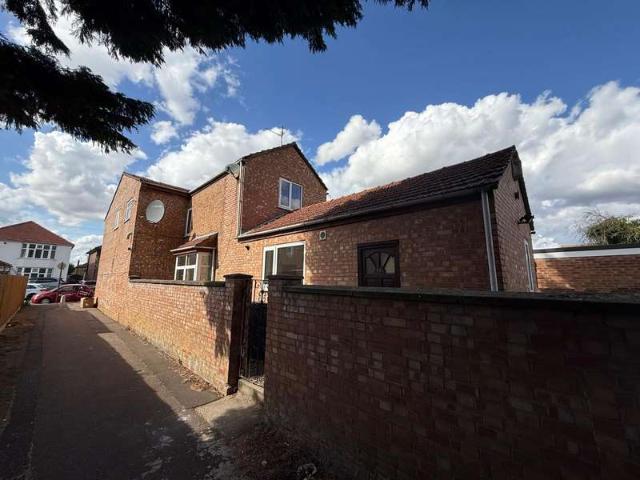 6 Bedroom Property
