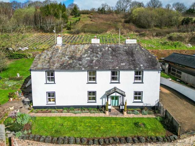 6 Bedroom Property