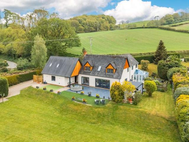 6 Bedroom Property