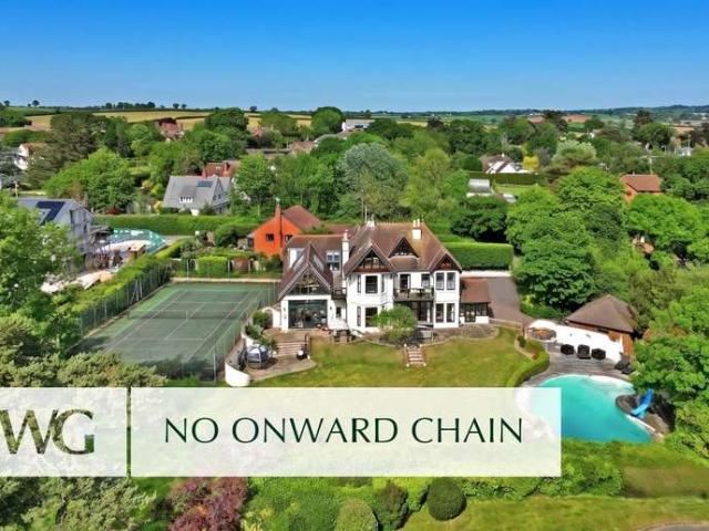 6 Bedroom Property
