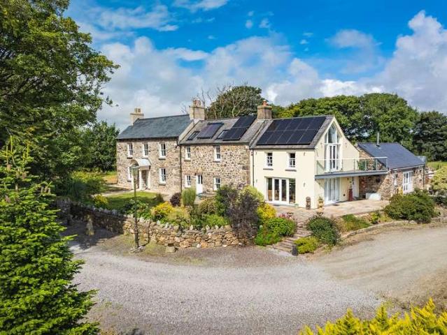 6 Bedroom Property
