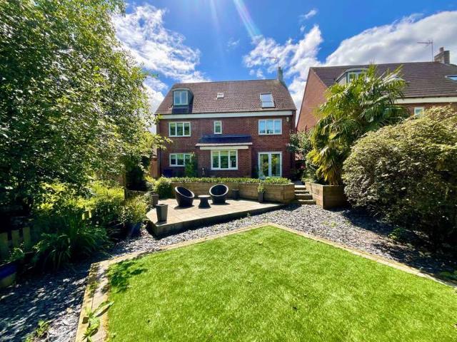 6 Bedroom Property