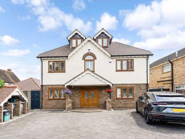 6 Bedroom Property
