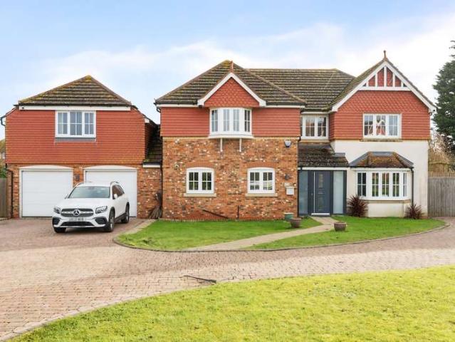 6 Bedroom Property