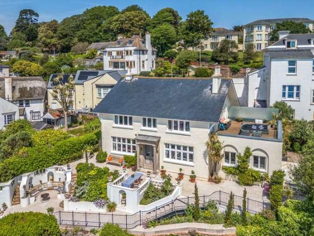 6 Bedroom Property