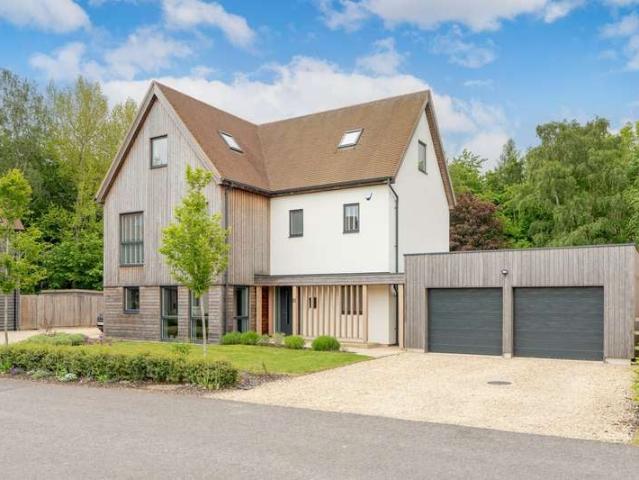 6 Bedroom Property