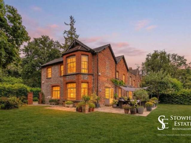 6 Bedroom Property