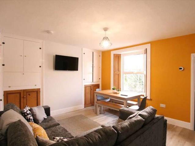 6 Bedroom Property
