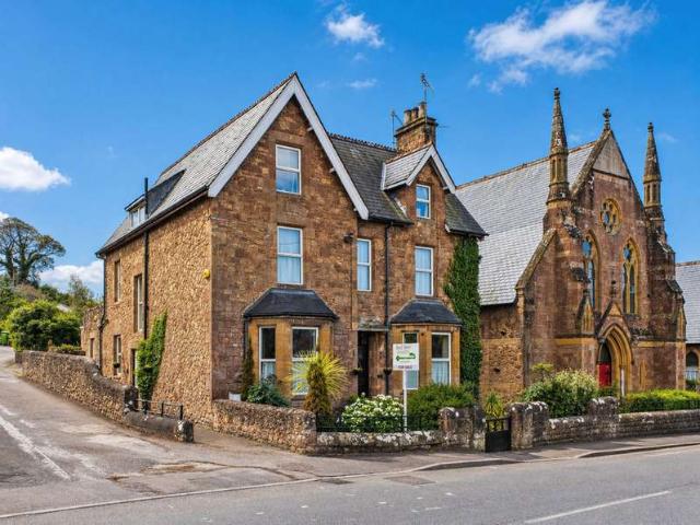 6 Bedroom Property