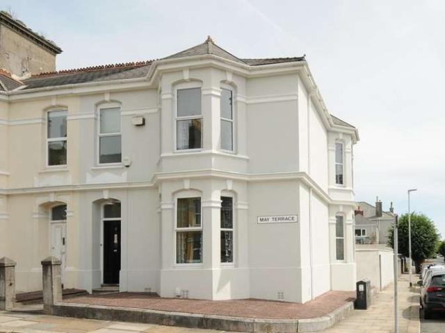 6 Bedroom Property
