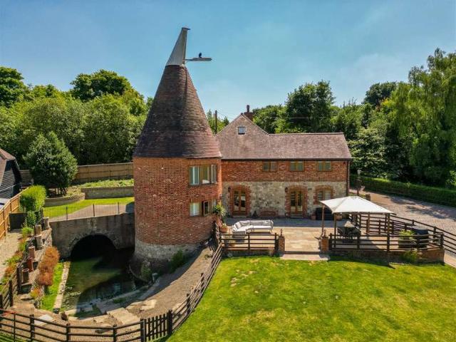 6 Bedroom Property