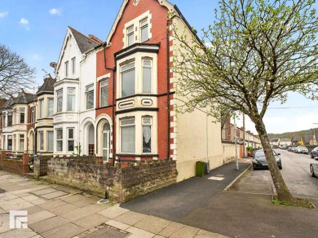6 Bedroom Property