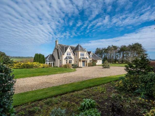 6 Bedroom Property