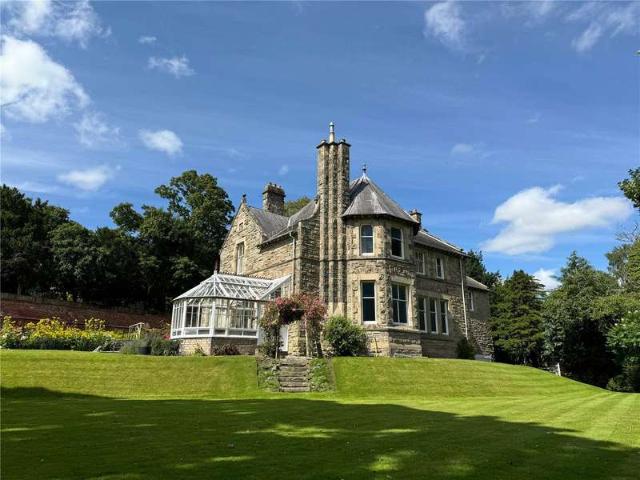 6 Bedroom Property
