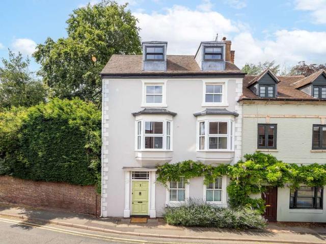 6 Bedroom Property