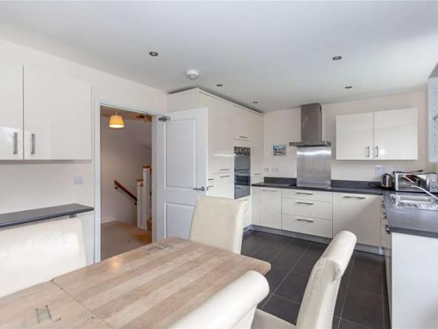 6 Bedroom Property