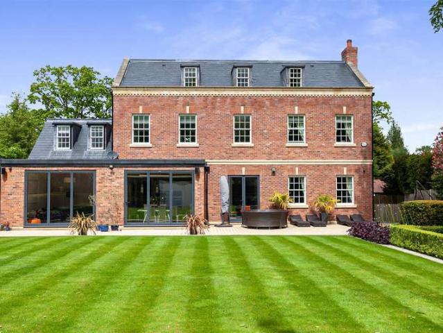 6 Bedroom Property
