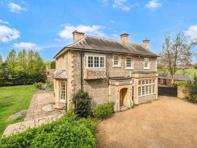 6 Bedroom Property