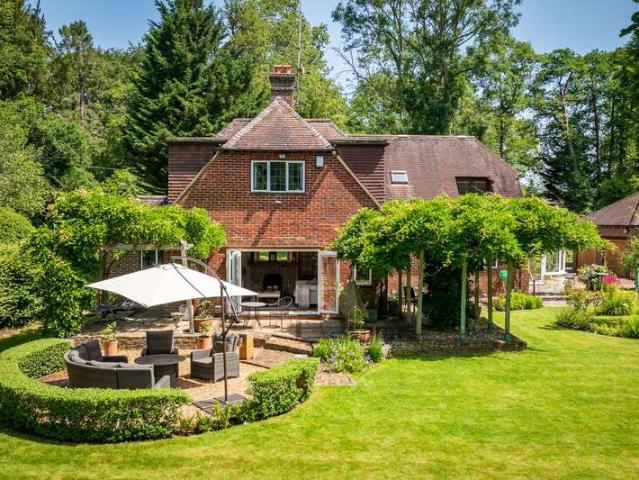 6 Bedroom Property