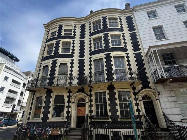 6 Bedroom Property