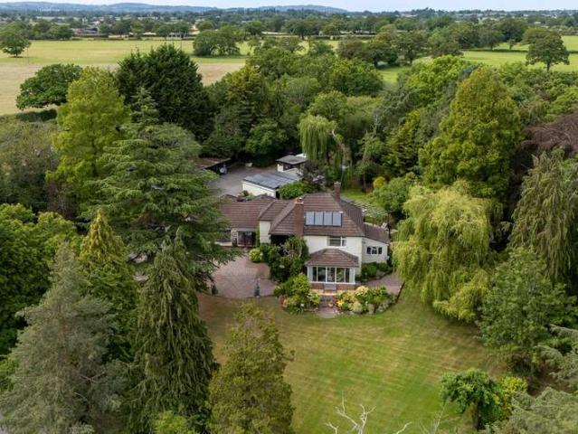 6 Bedroom Property