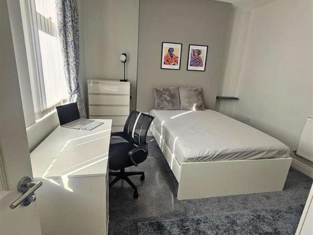 6 Bedroom Property