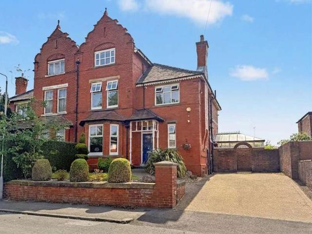 6 Bedroom Property