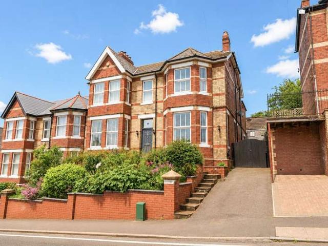 6 Bedroom Property