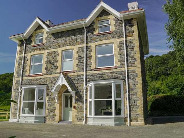 6 Bedroom Property