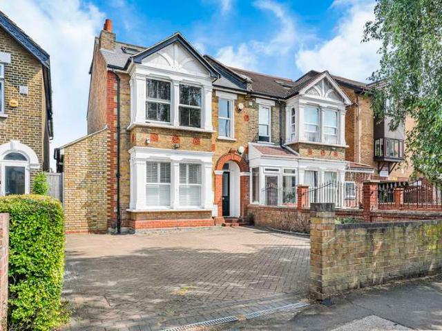 6 Bedroom Property
