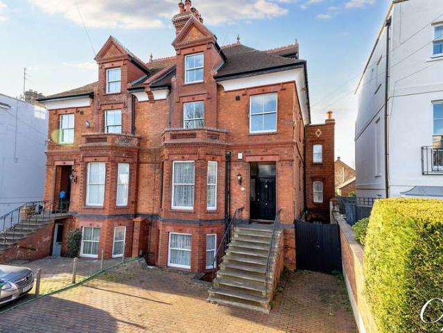 6 Bedroom Property