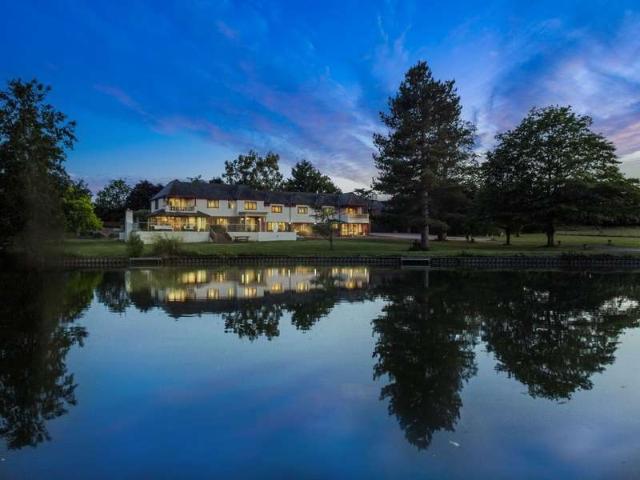 6 Bedroom Property
