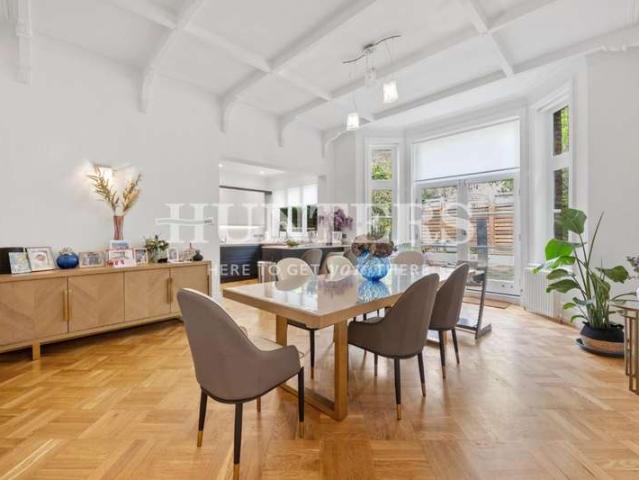 6 Bedroom Property